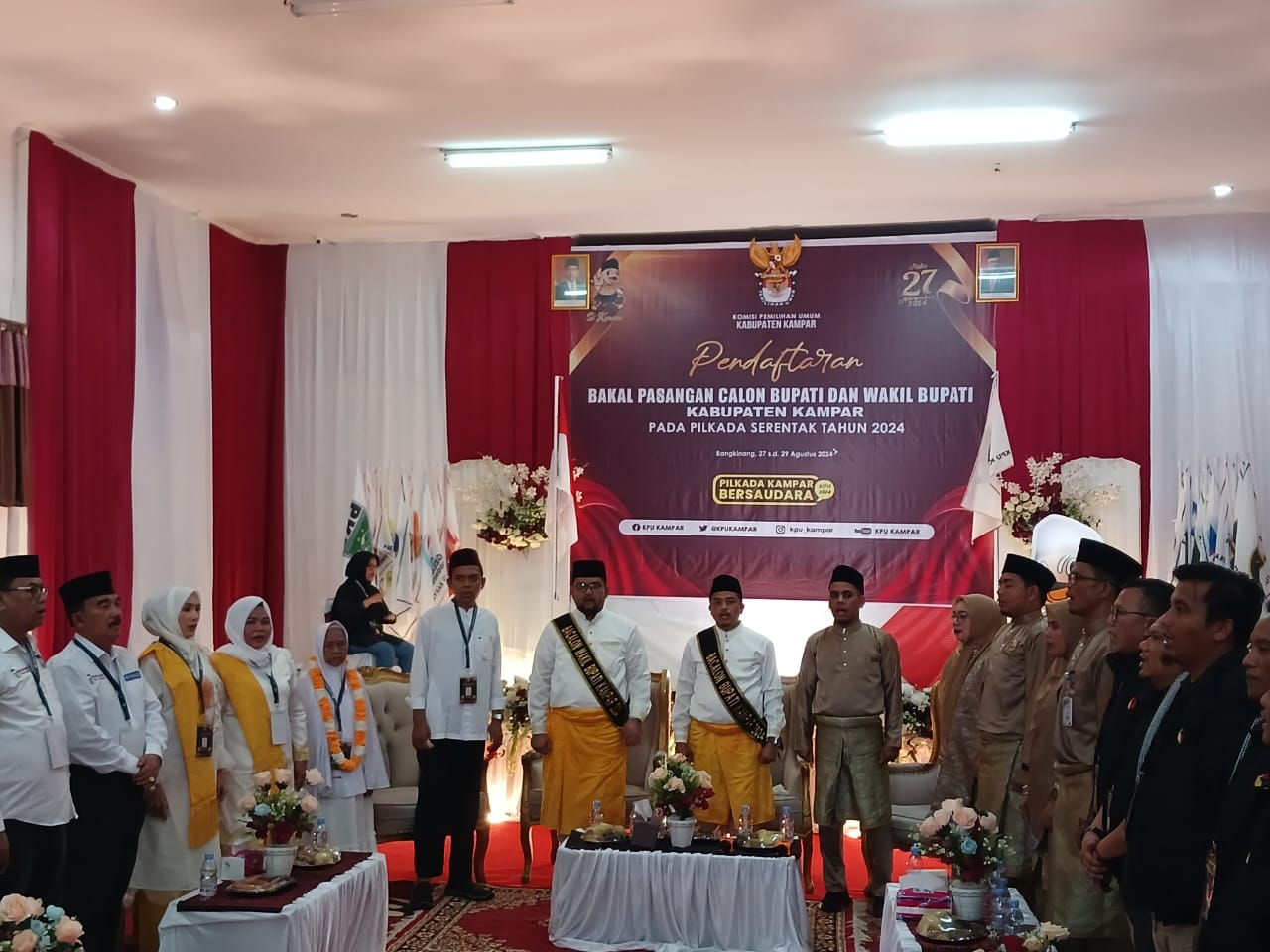 Diantar UAS, Repol-Ardo Resmi Mendaftar di KPU Maju Pilkada Kampar 2024 ...